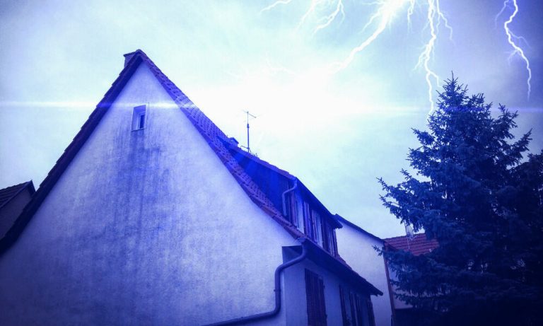 Can Lightning Strike a Window Air Conditioner? - IndoorClime